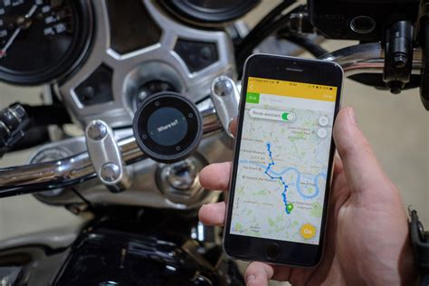 Beeline S Minimal Navigation Device Directs Motorcyclists With Single Arrow