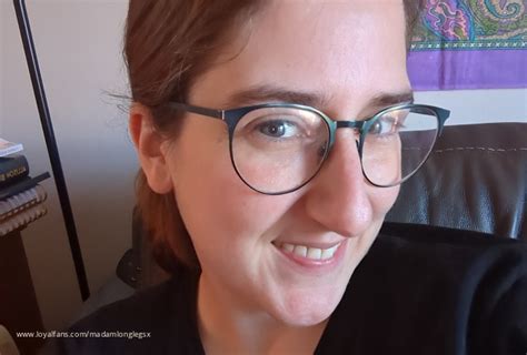 Giantess Eating A Snack 🥨 Almighty Maeve Official Profile