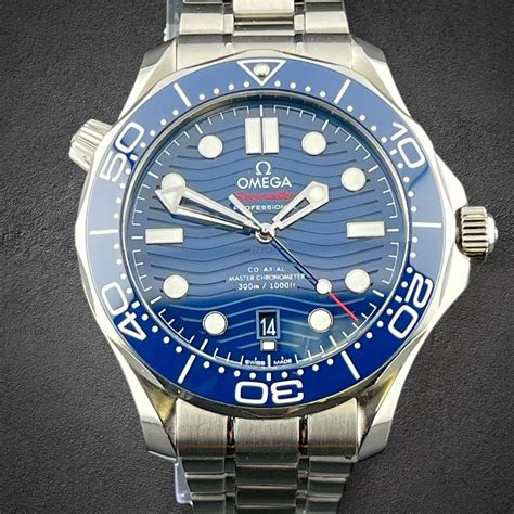 Luxury Watch Den Omega Seamaster Pro Diver 300m With Blue Wave Dial