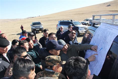 Байгаль орчин аялал жуулчлалын сайд Н Цэрэнбат Хархорин Хужирт суманд ажиллалаа