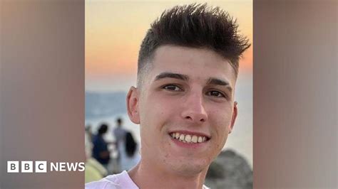 Thousands raised in memory of man killed in Derby crash - BBC News