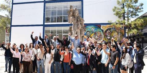 El Rector De La Ujed Y El Cesa De La Faderycipol Restauran Símbolo En