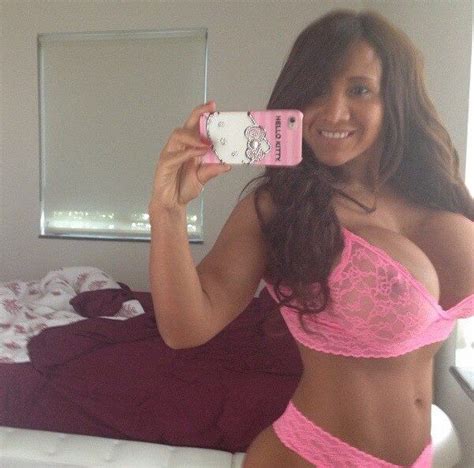 Yilana Diaz Aka Yliana Dias In Sexy Pink Mom Flufferoftheapocalyps