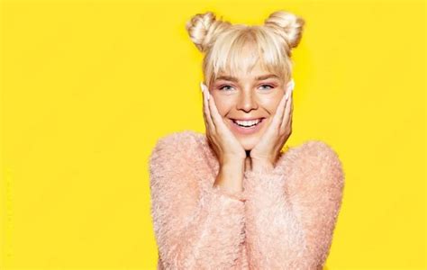 14 مدل شینیون موی کوتاه که جدید و زیبا هستند • دیجی‌کالا مگ