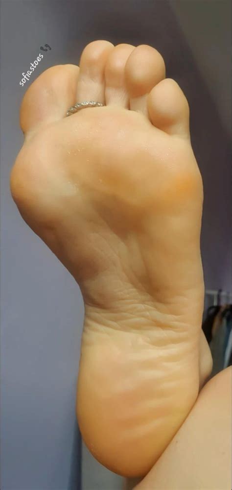 Close Up Soles Of Pretty Feet 👣 Feetplaza