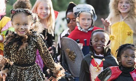 Registered Sex Offenders Sue Georgia Sheriff Over No Trick Or Treat Signs