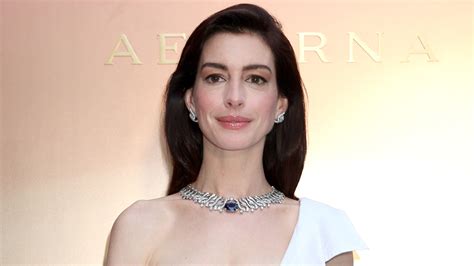 Why Do Celebs Hate Anne Hathaway