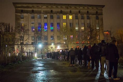 Warum Das Berghain Am Wochenende Tausende In Seinen Bann Zieht B Z