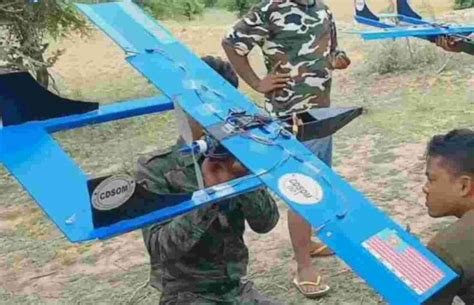 မြောင်မြို့နယ်၊ ထွေ အုပ်ရုံးတွင် တပ်စွဲထားသော အကြမ်းဖက် စစ်တပ် ဘီလူး စစ်ကြောင်းကို ဒရုန်းဖြင့