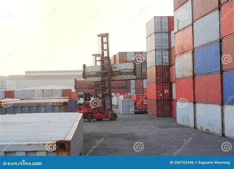container handling crane for industrial cargo loading and unloading
