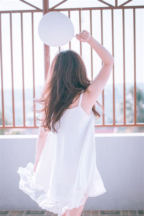 무료 이미지 사람들 소녀 일몰 화이트 사진술 햇빛 아침 여름 초상화 모델 어린 봄 청소년 자연스러운 인간의 유행 레이디 담홍색 라이프