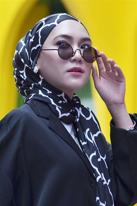 Clovia Printed Shawl Jet Black Maroon Red