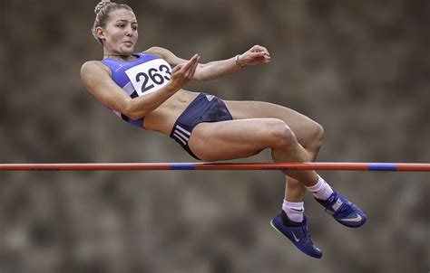 Wallpaper Woman Technique High Jump For Mobile And Desktop Section