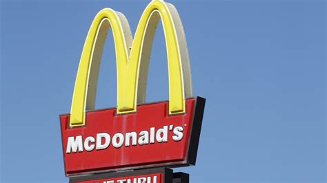 Lavington Police Chase Mismatching Number Plates Lead To Maccas Car Park Chase Herald Sun