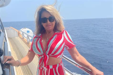 Carmen Geiss Zeigt Im Roten Bikini Viel Nackte Haut Ein Körper Detail Wirft Fragen Auf