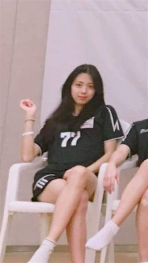 Itzy Yunas Pre Debut Photos As Floorball Player Goes Viral Koreaboo