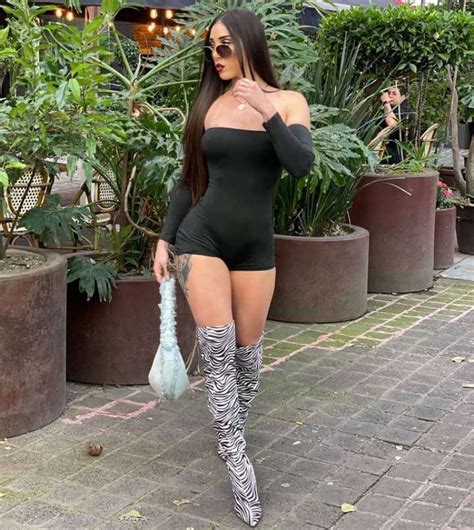 Danik Michell Seduce A Sus Fans Con Este Vestido Corto Y Figura Fitness