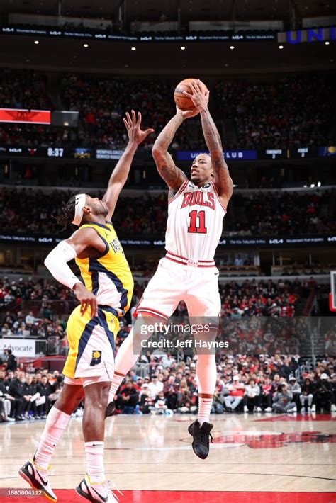 Demar Derozan Of The Chicago Bulls Shoots The Ball During The Game On News Photo Getty Images