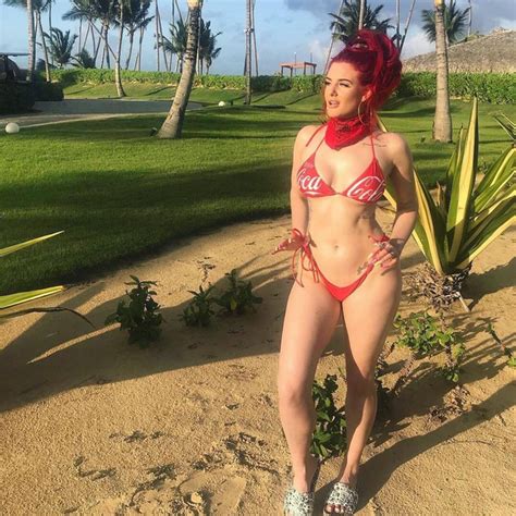 Foto De Justina Valentine In A Coca Cola Bikini