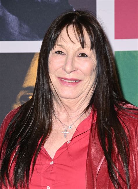 Inside Anjelica Hustons Country Home Where Shes Recovering From