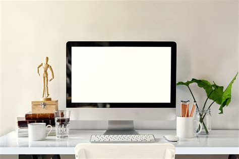 Mockup 데스크톱 컴퓨터와 책상 작업 영역 및 데스크톱 컴퓨터 액세서리 공란에 대한 스톡 사진 및 기타 이미지 공란 노트북 데스크탑 컴퓨터 Istock