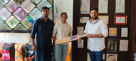 India Womens Team Captain Harmanpreet Kaur Visits Gr8 Sports Kashmir