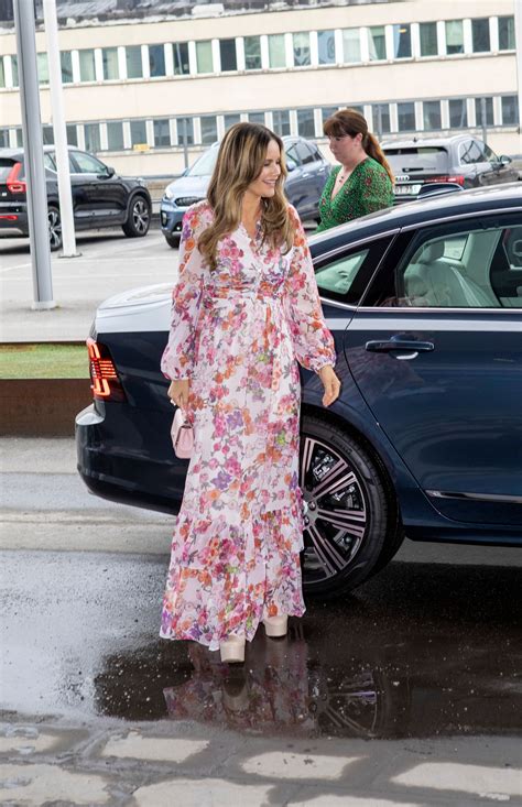 Loutfit Regale Di Oggi Sofia Di Svezia Principessa Di Fiori E