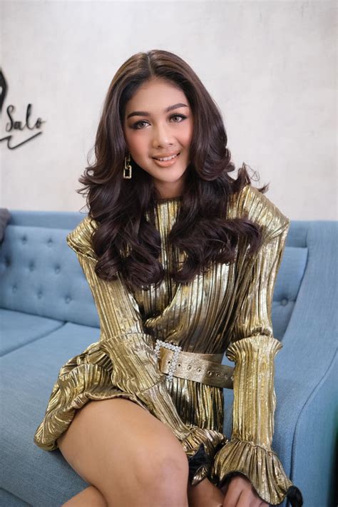 ស្អាតហើយពូកែទៀត ស្ងាត់ៗ សេង រដ្ឋា ទទួលសញ្ញាប័ត្របរិញ្ញានឹងគេហើយ