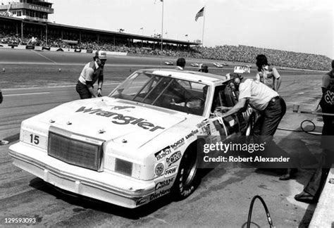 34339 Dale Earnhardt Photos And High Res Pictures Getty Images