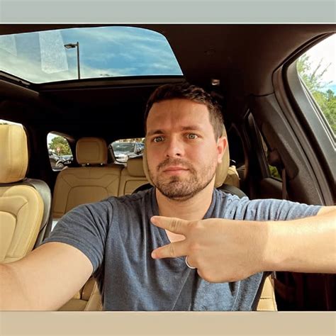 Claudio Bueno Claudio Bueno • Threads Say More