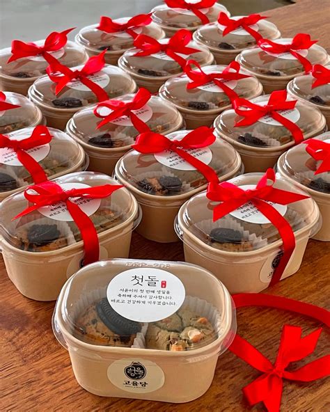 고율당 창원떡케이크 상표출원중 고율당 구움찰떡 2구 구성입니다😊 답례품 사진을 업로드 안하고 있었는데 찾아주셔서 감사합니다 ️ 명절 선물세트 주문해주시면서 답례까지