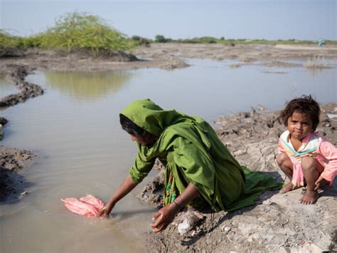 Women Girls In Pakistan Flood Zone Suffer From Urinary Tract Infections Reproductive