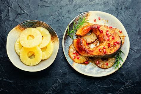 파인애플 연어 스테이크를 곁들인 튀긴 송어 스테이크 맛있는 구운 연어 스테이크 사진 배경 및 무료 다운로드를위한 그림 Pngtree