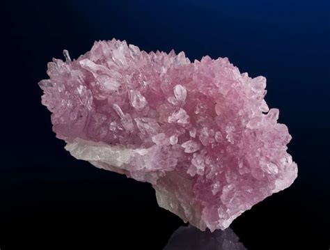 Rose Quartz Properties Formation Occurrence And Uses Area Geology