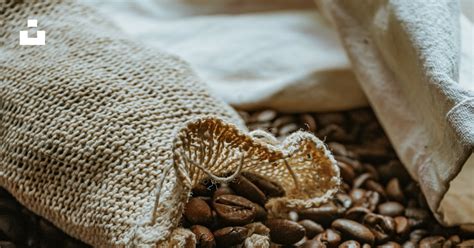 갈색과 검은색 커피 콩 사진 Unsplash의 무료 회색 이미지