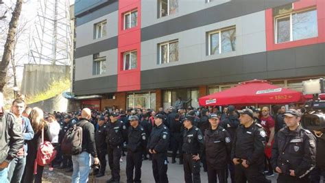 Жандармерията превзе стадион Българска армия снимка