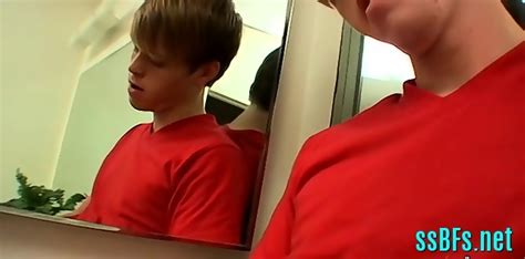 Twink Reaches Orgasm On Solo Eporner