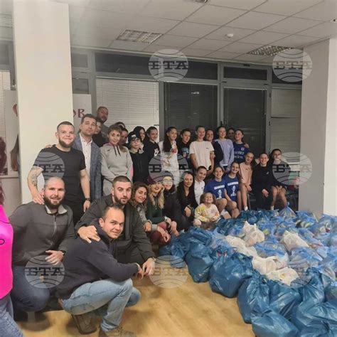 Около 420 пакета с хранителни продукти раздадоха на възрастни хора и хора в нужда в Самоков в