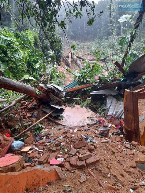 රඹුක්කන ත්‍රිත්ව මරණ සිදුවූ නායයාම අවස්ථාවේ හමුදාවෙන් කළ උදව් Photos