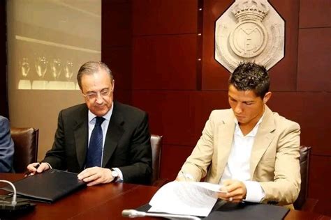 روزی که رونالدو با رئال مادرید قرارداد امضا کردعکس فوتبالی