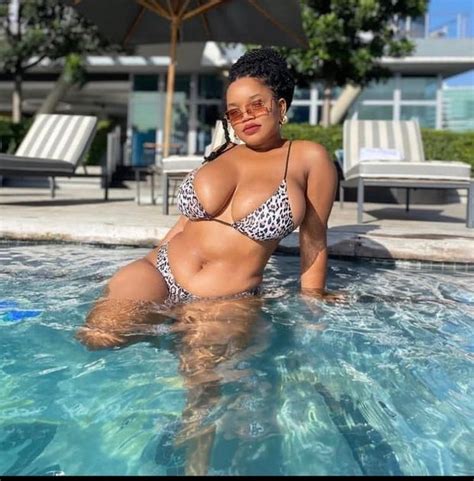 Foto De Jessica Mkhize Lounging In The Pool