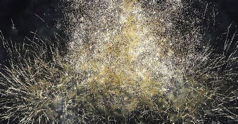 어두운 세상 밝은 빛으로 밝혀주세요