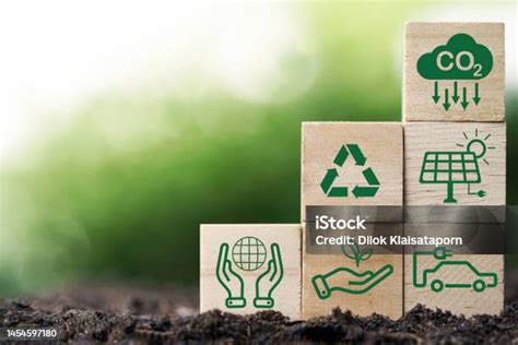 Co2 감소 재활용 Co2 감소를 위한 지상의 녹색 공장 아이콘 탄소 발자국 및 탄소 배출권을 쌓아 기후 변화로 인한 지구 온난화를 제한 바이오 순환 녹색 경제 개념 환경