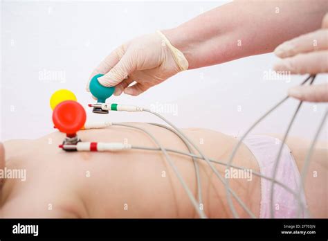 Kardiologie Ekg Kinder Fotos Und Bildmaterial In Hoher Auflösung Alamy