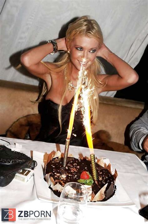 Celebs Like Naked Beach ZB Porn