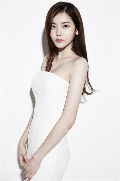 Daily Look 모델 심소영 ‘라스 출격 실시간 검색어 장악 패션서울 Daily Look 모델 심소영 ‘라스 출격 실시간 검색어 장악 패션서울