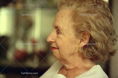 تصویر با کیفیت پیرزن خارجی