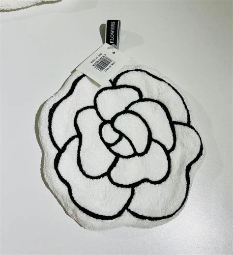 Жижиг зөөлөн гоёмсог гарын алчуур