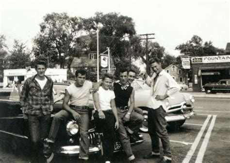 30 Vintage Photos Show Lifestyle Of Teenagers In The 1950s ~ Vintage