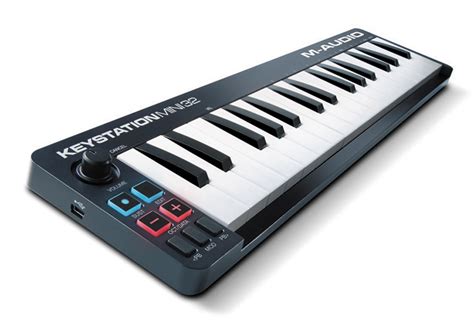 M Audio Keystation Mini 32 Miniature MIDI Keyboard With Powering From USB And Good Package Of